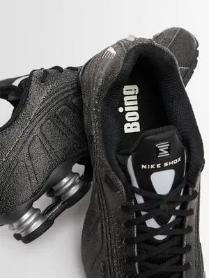 Nike Shox R4 Sneakers - Black