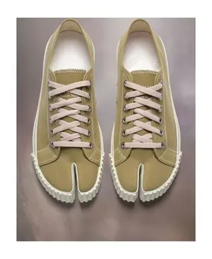 MAISON MARGIELA Tabi Lace-up Sneakers - Brown