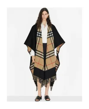 Burberry Vintage Check Pattern Fringed-edge Cape