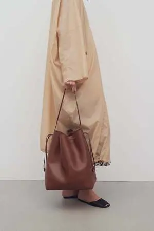 THE ROW Belvedere Drawstring Bucket Bag - Coffee