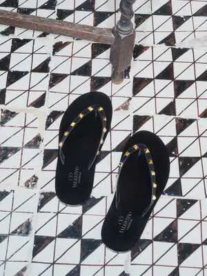 Valentino Garavani Rockstud Leather Flip-flops - Black