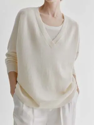 LISA YANG The Kenny V-neck Cashmere Sweater