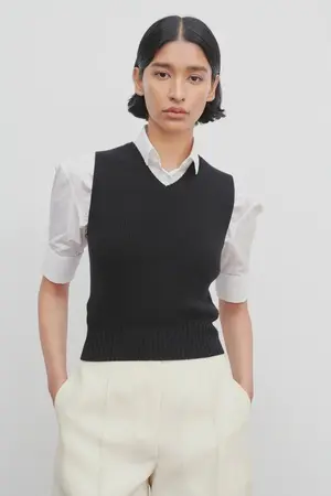 THE ROW Comi Cashmere V-neck Sleeveless Sweater