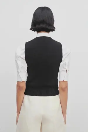 THE ROW Comi Cashmere V-neck Sleeveless Sweater