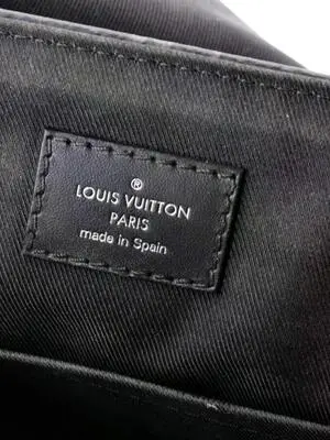LOUIS VUITTON District Messenger Bag