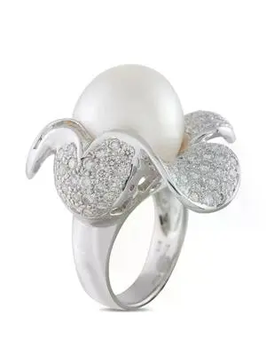 LB EXCLUSIVE 18k White Gold Pearl And Diamond Floral Ring