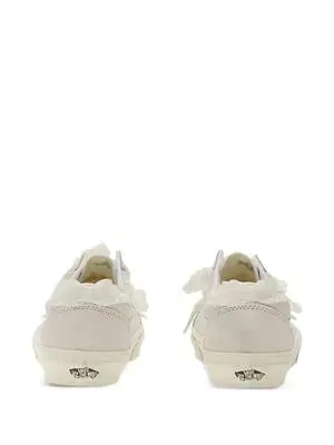 VANS Old Skool Sneakers With Ruffle Trim - White