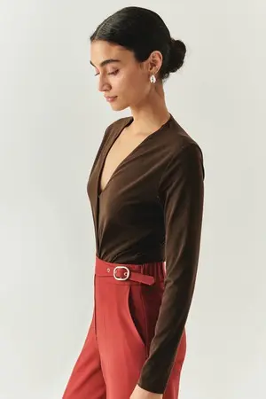 EXQUISE Meilani Long Sleeve V-neck Bodysuit