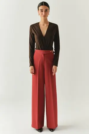 EXQUISE Meilani Long Sleeve V-neck Bodysuit