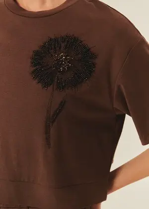 EXQUISE Chic Casual Gem-detail Tee