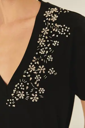 EXQUISE Mallory Embellished Tee