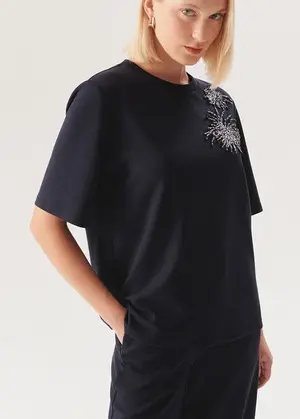 EXQUISE Madilyn Minimalist Sparkle Accent T-shirt