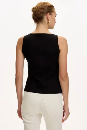 EXQUISE Sleeveless Boat Neck Knit Blouse