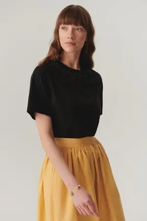 EXQUISE Liliana Knit T-shirt With Embellished Neckline