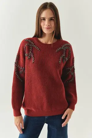 EXQUISE Grace Embroidered Crew Neck Long Sleeve Sweater