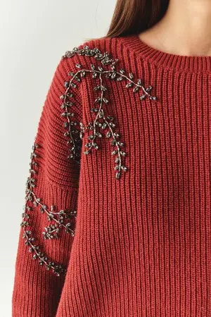 EXQUISE Grace Embroidered Crew Neck Long Sleeve Sweater