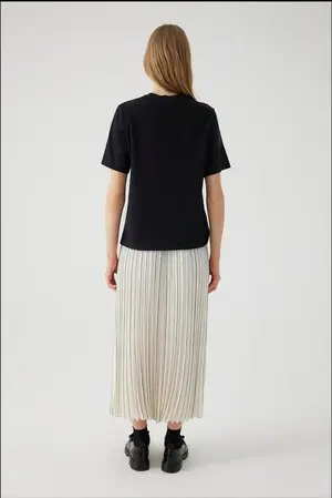 EXQUISE Embroidered Crewneck T-shirt