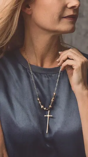 COLLECTION 1304 Grounded Cross Necklace With Pearls And Beads