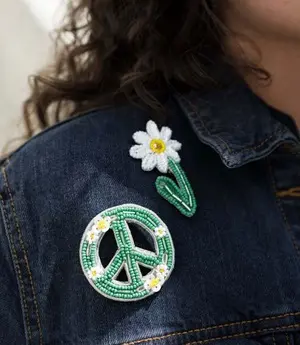 MATR BOOMIE Bala Mani Beaded Daisy Brooch Pin