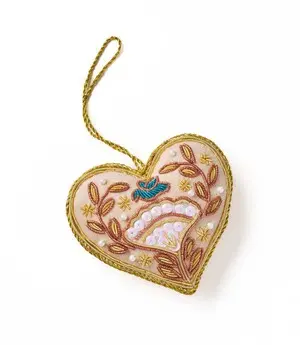 MATR BOOMIE Larissa Plush Floral Heart Beaded Fabric Ornamentembroidered - White
