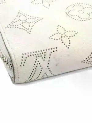 LOUIS VUITTON 2000s Mahina Bron Round-zipper Leather Wallet