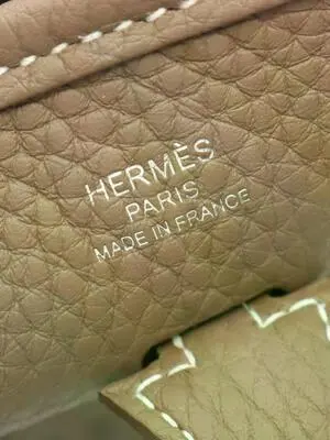 Hermès Evelyn 23 Shoulder Bag