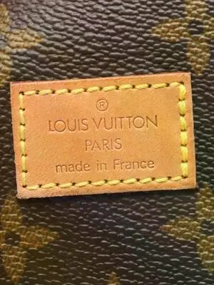 LOUIS VUITTON Saumur 30 Shoulder Bag