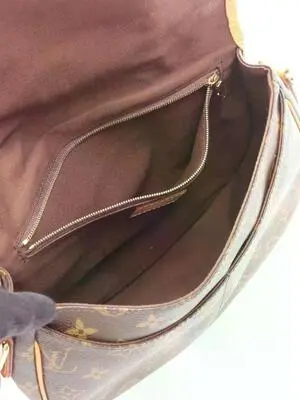 LOUIS VUITTON Monogram Canvas Shoulder Bag - Brown