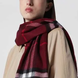 Burberry Burgundy Cashmere Scarf With A Checked Pattern - Red
