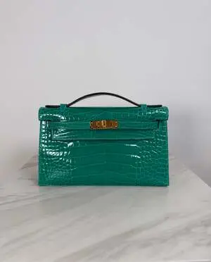 Hermès Kelly Shiny Alligator With Gold Hardware