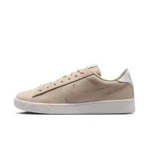 Nike Classic Low Top Sneakers