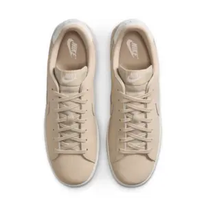 Nike Classic Low Top Sneakers