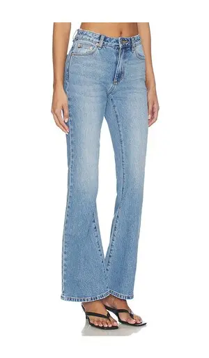 Rolla's Midtown Bootcut Jeans In Medium Wash