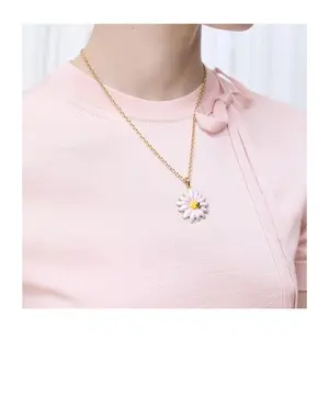 Dior Daisy And Bee Pendant Necklace