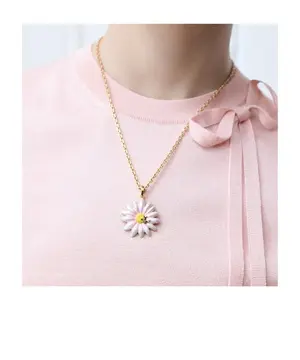 Dior Daisy And Bee Pendant Necklace