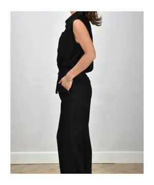 AMI Paris Sleeveless Shirt With Lapel And Snap Closure