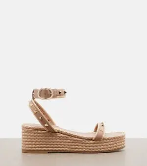Valentino Garavani Rockstud Leather Platform Sandals - Beige