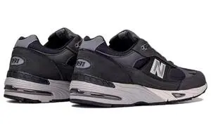 NEW BALANCE 991 Sneakers