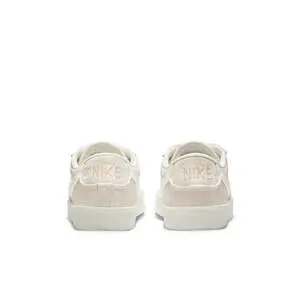 Nike Blazer Low '77 Se Flower Embroidery Sneakers