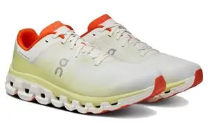 On Cloudflow 4 Sneakers - White/hay