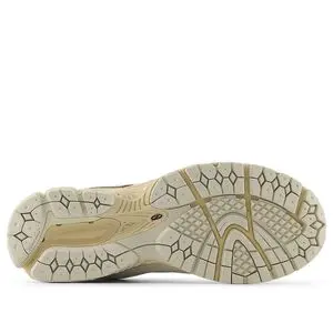 NEW BALANCE 2002r Sneakers - Linen