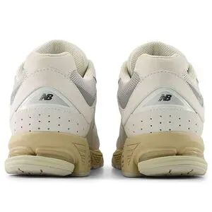 NEW BALANCE 2002r Sneakers - Linen