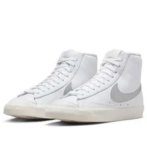 Nike Blazer Mid '77 Ess Sneakers
