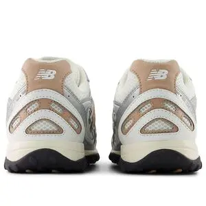 NEW BALANCE 204l Sneakers - Silver Metallic