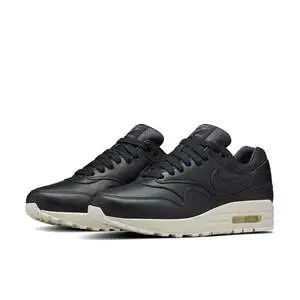 Nike Max 1 Pinnacle Sneakers
