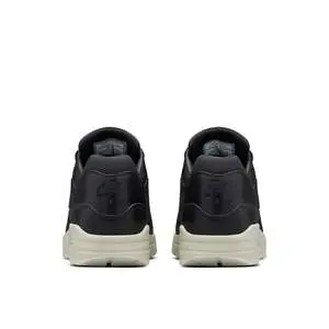Nike Max 1 Pinnacle Sneakers