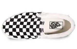 VANS Classic Slip-on Sherpa Sneakers