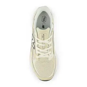 NEW BALANCE Fresh Foam Arishi V4 Sneakers - Beige/white/black
