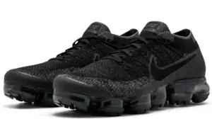 Nike Vapormax "triple " Sneakers - Black