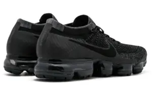 Nike Vapormax "triple " Sneakers